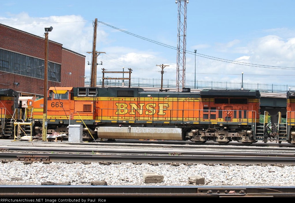 BNSF 663